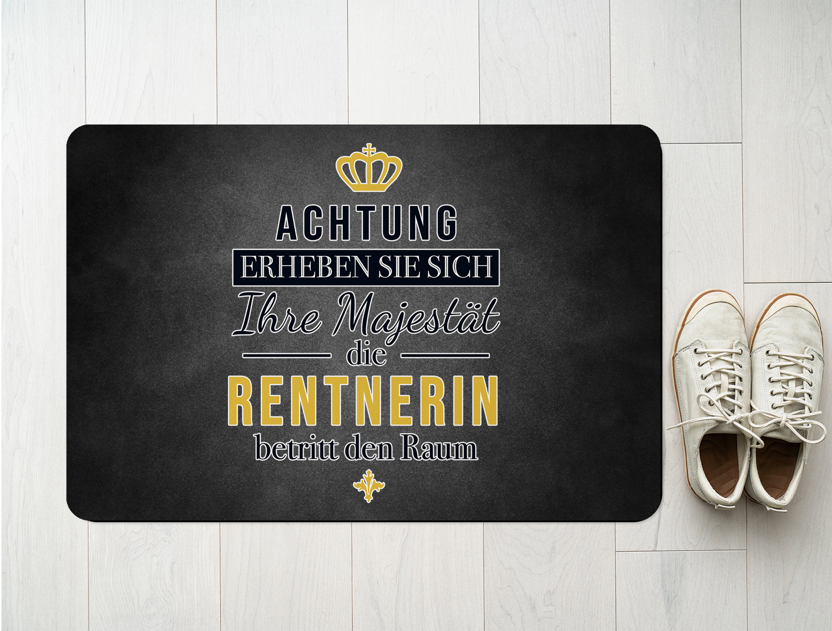 ACHTUNG ERHEBEN SIE sich Ihre Majestät die Rentnerin betritt Raum ...